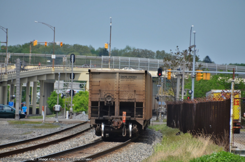 DKPX 610264 brings up the rear of this Duke Power empty coal train.